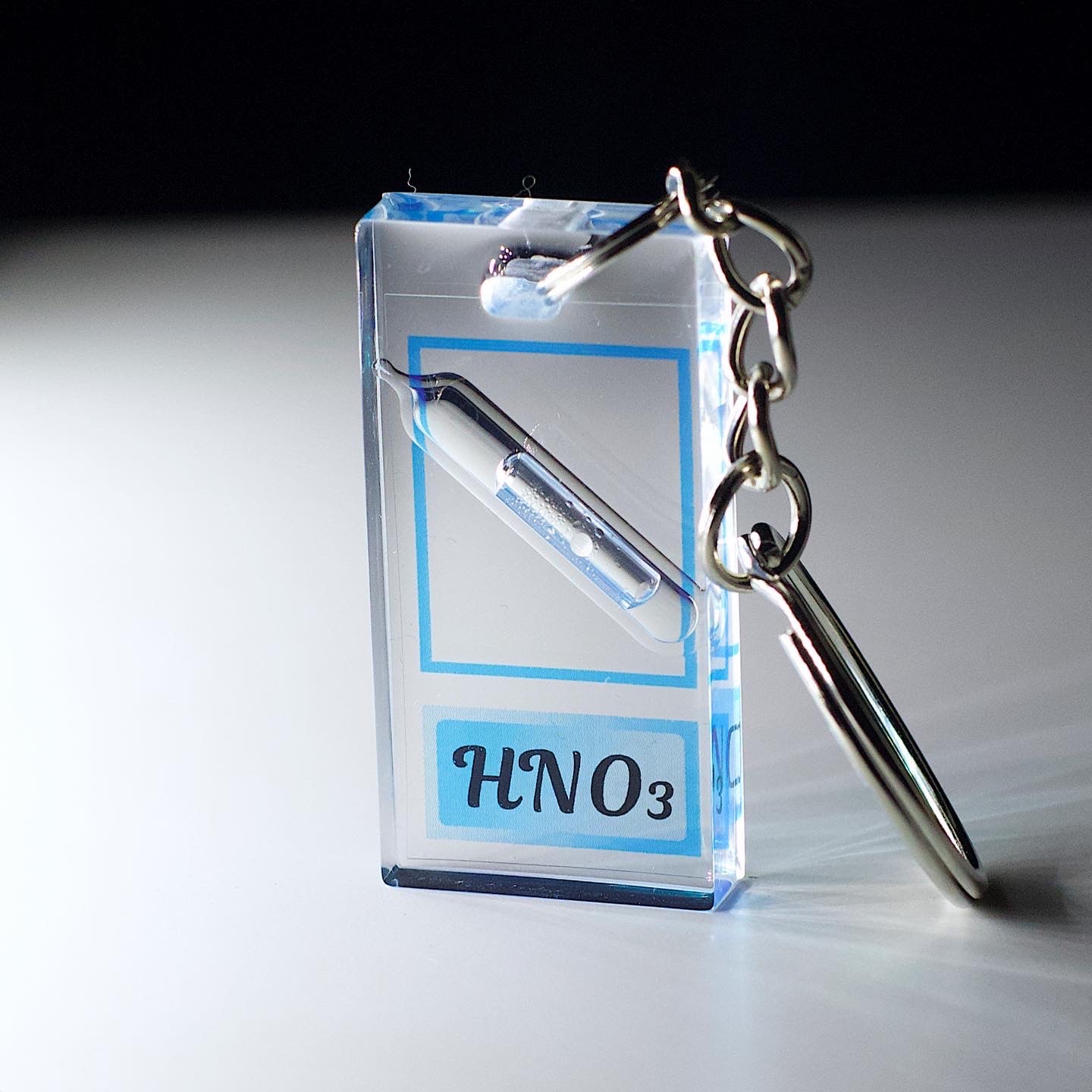 Nitric acid keychain 20x40 mm, HNO3. – Chemical Elements